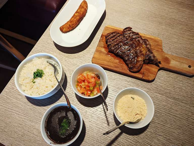 Chill Bar Vibes; Good Pastries + Juice, Not So Good Meals @ Feel Rio ...